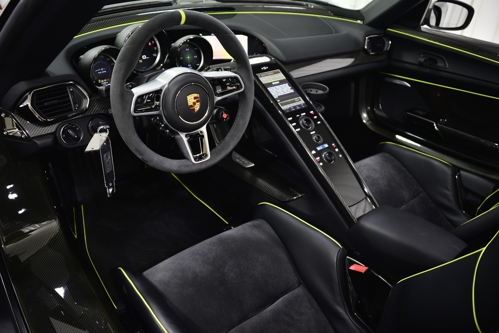 Porsche 918 Interior