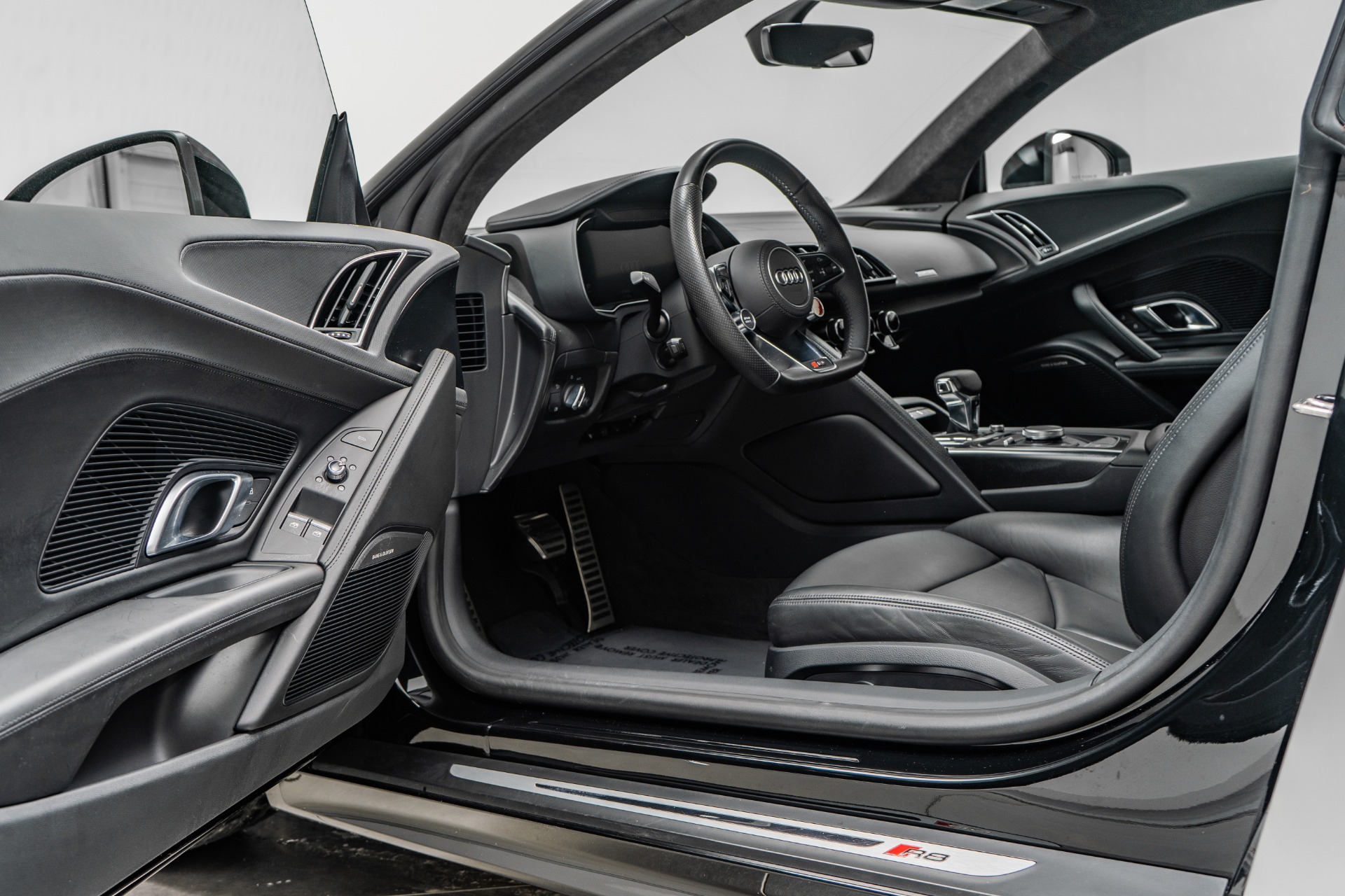 Audi R8 Interior White