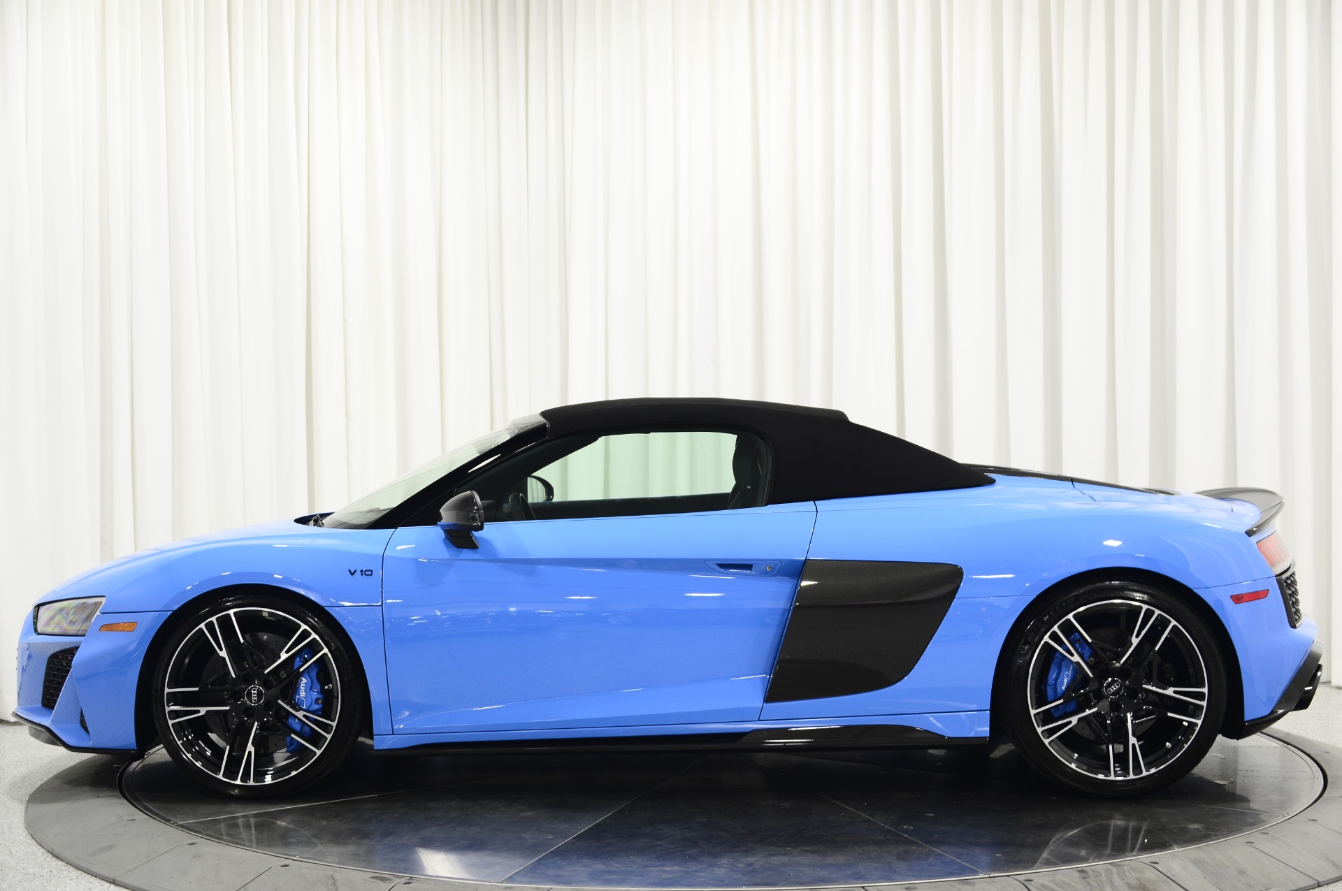 Audi R8 Spyder Blue