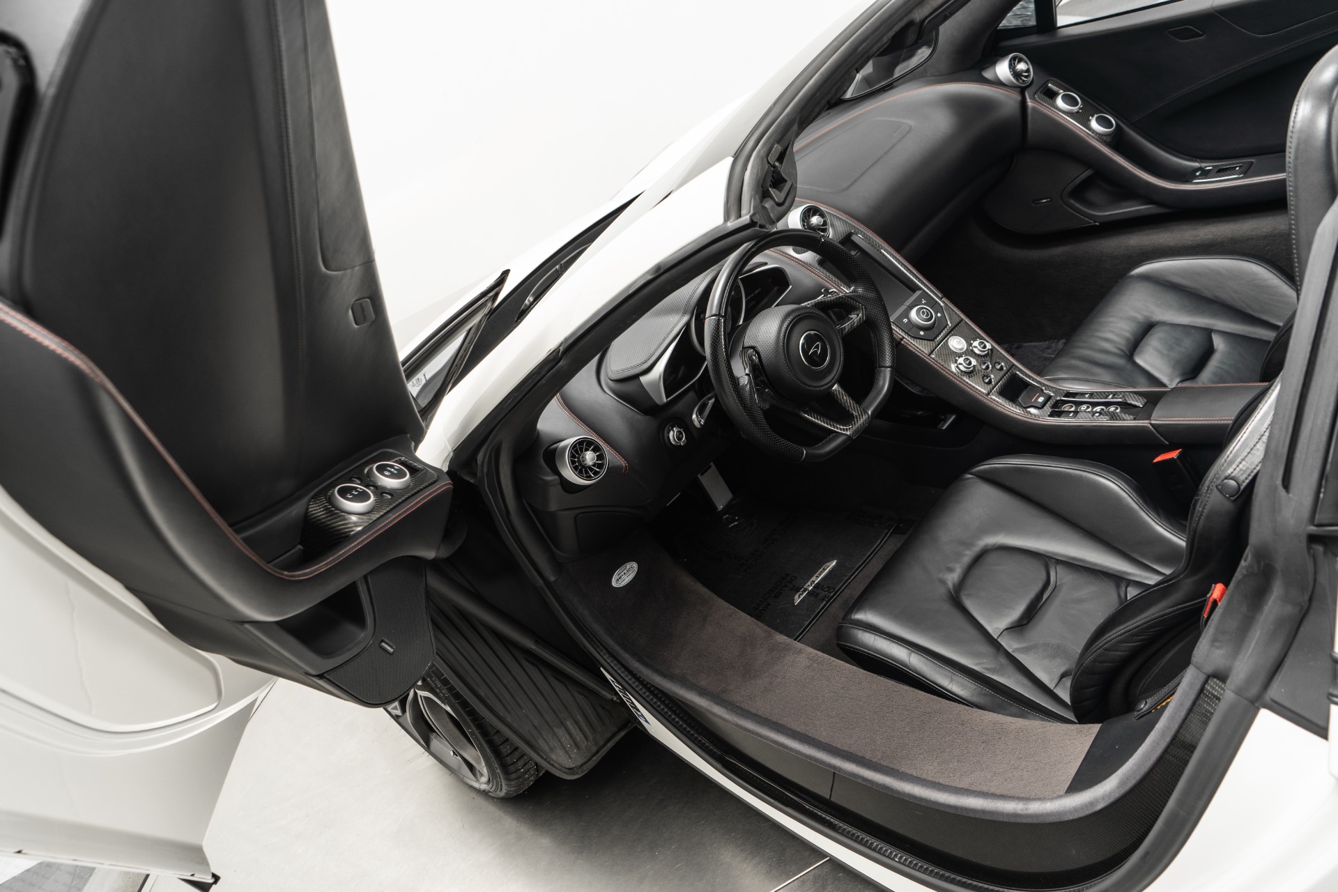 Mclaren Mp4 12c Spyder Interior