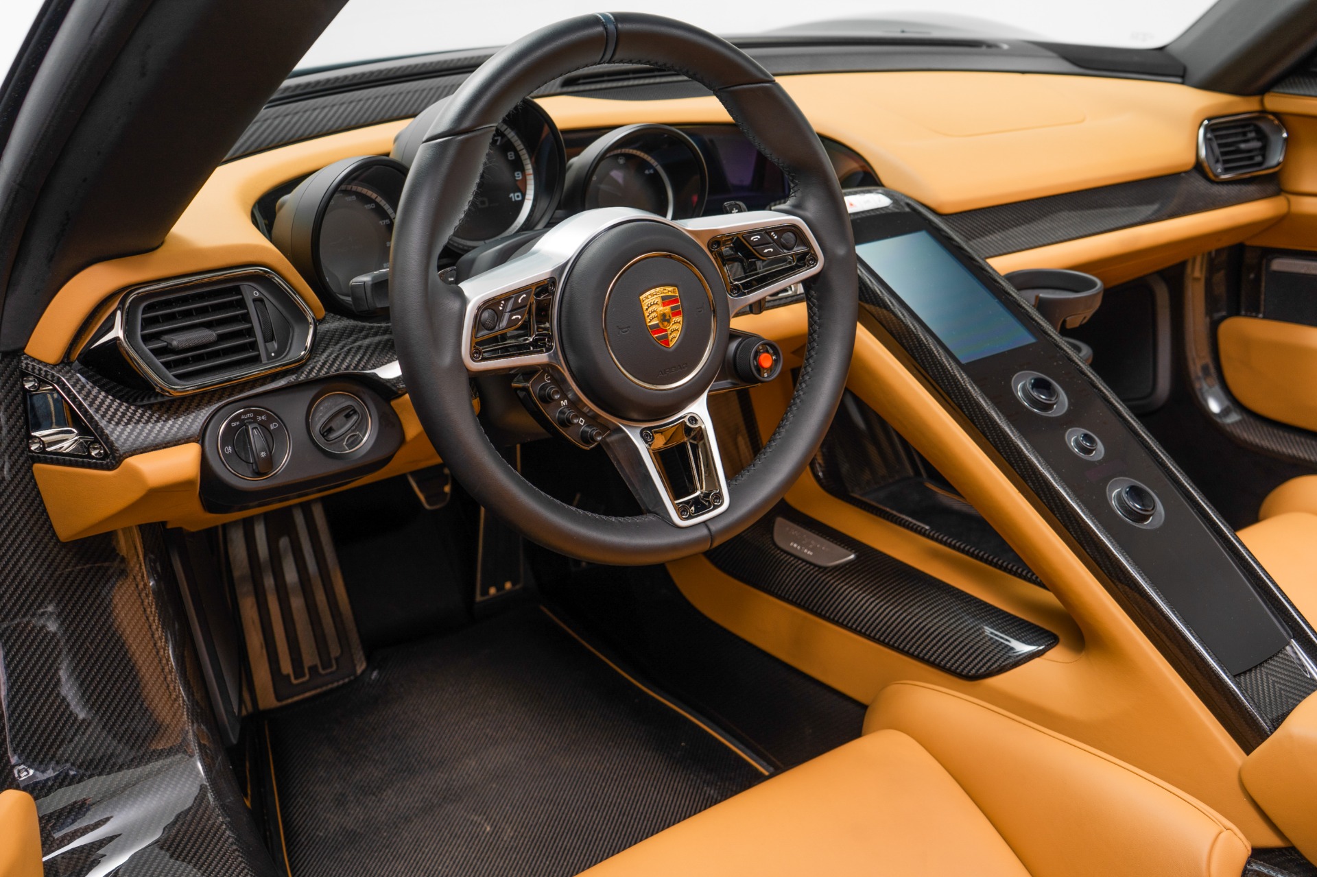 Porsche 918 Spyder Interior