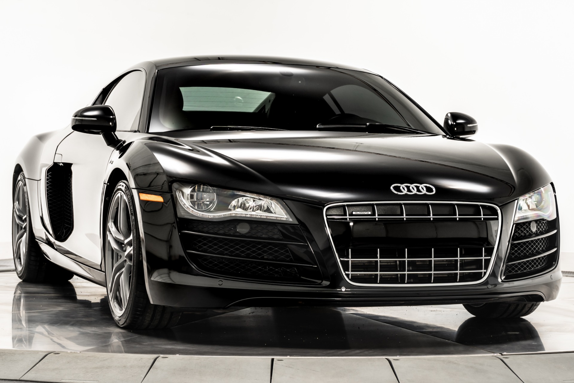 Audi R8 Black V10 Engine