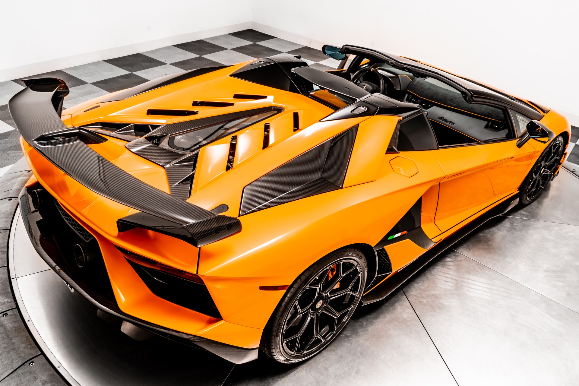 Lamborghini Aventador Roadster Orange