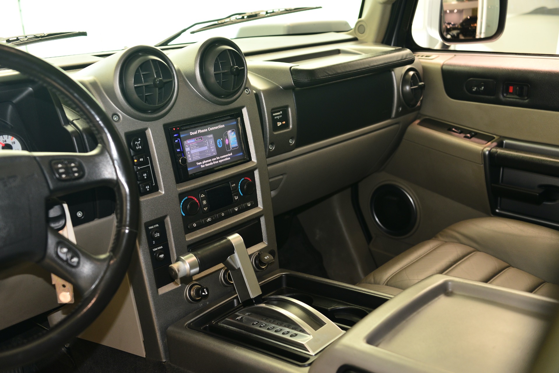 Hummer H2 2010 Interior