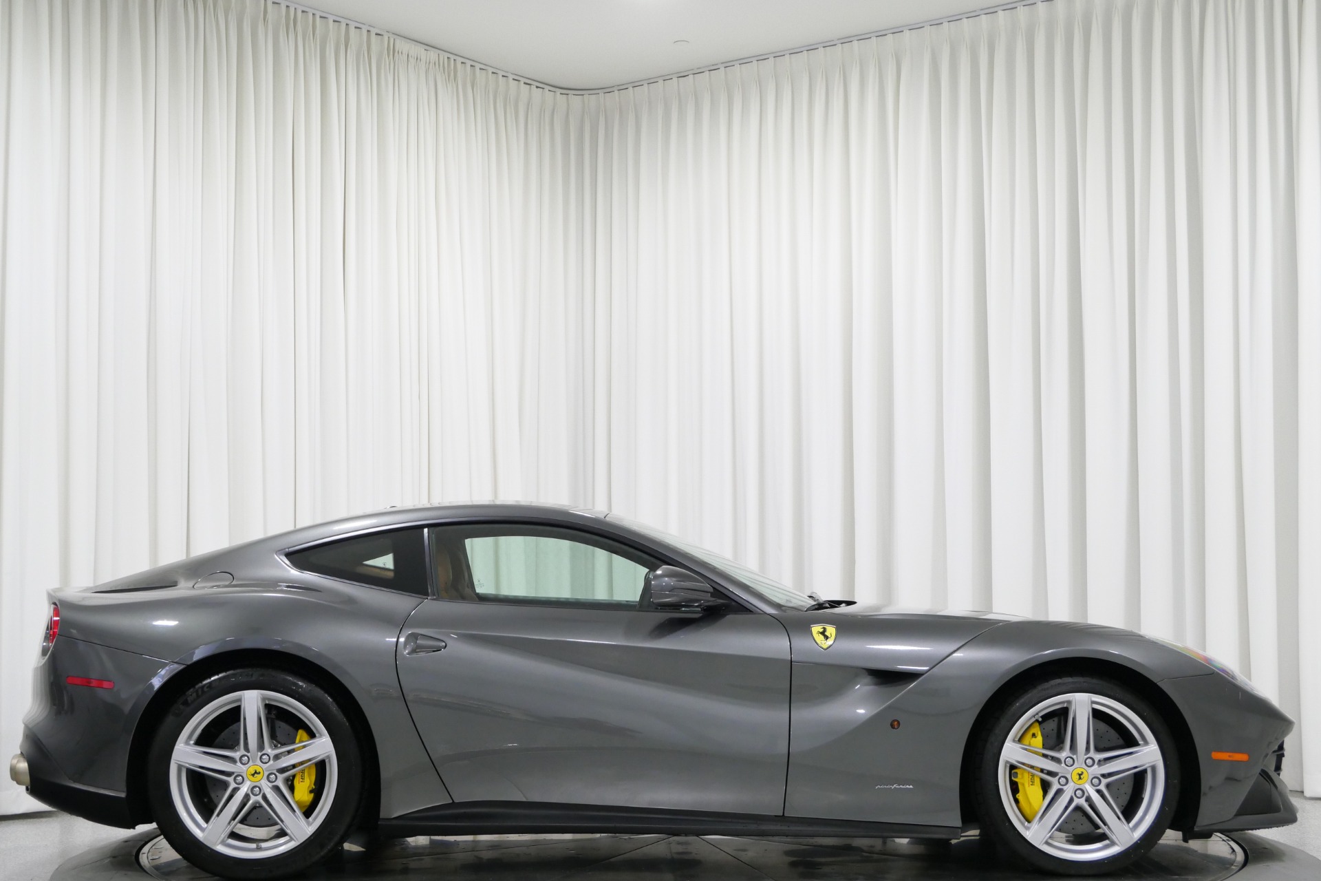 Ferrari F12 Berlinetta Side View Ferrari F12 Berlinetta Simon