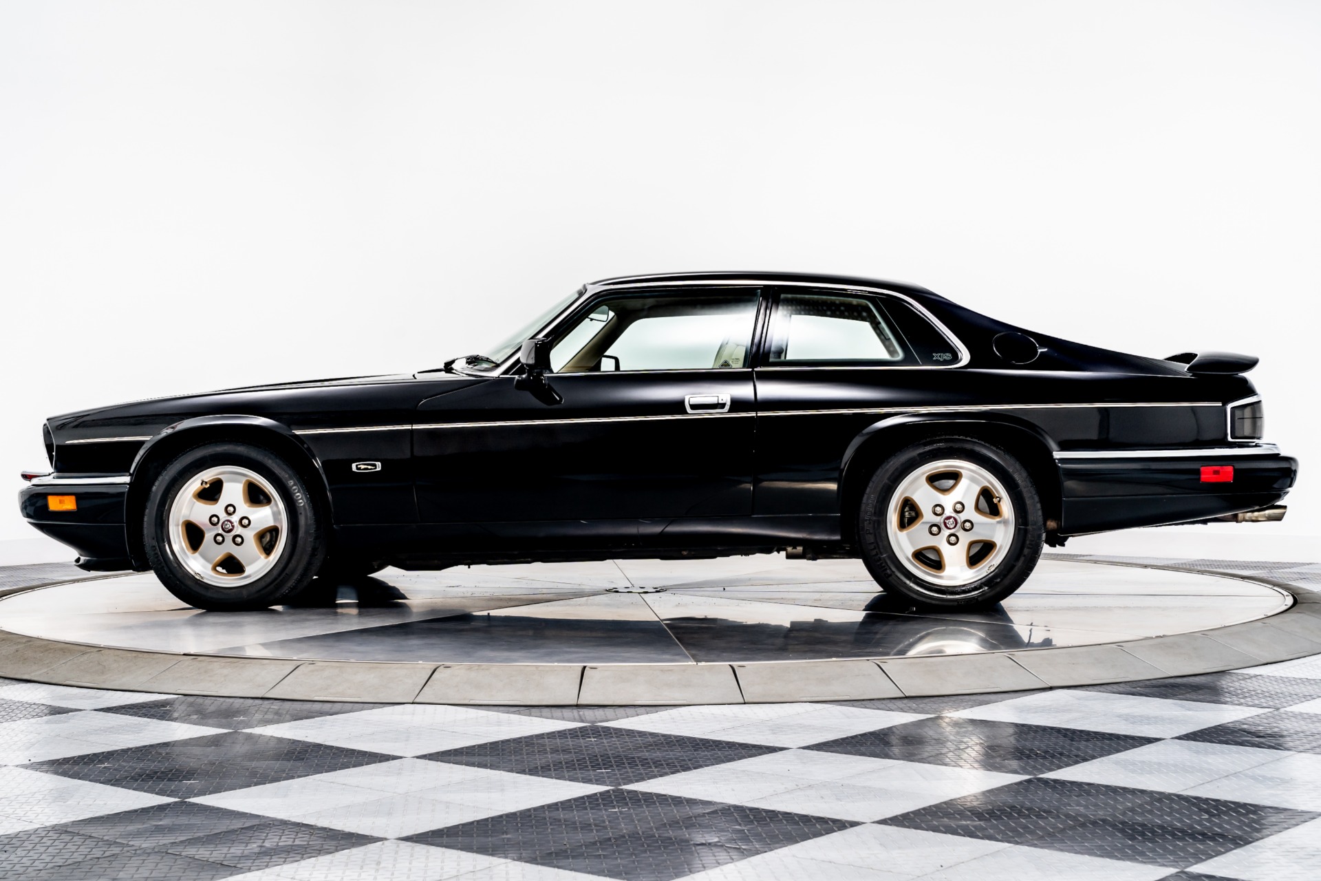 2022 Jaguar Xj Coupe