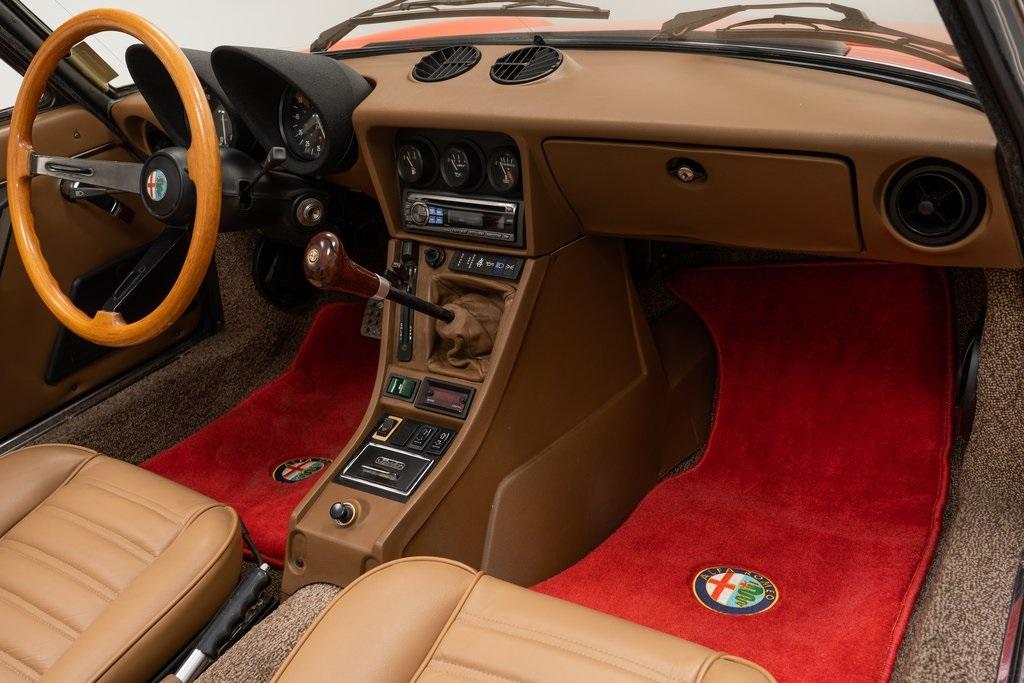 Alfa Romeo Spider Interior